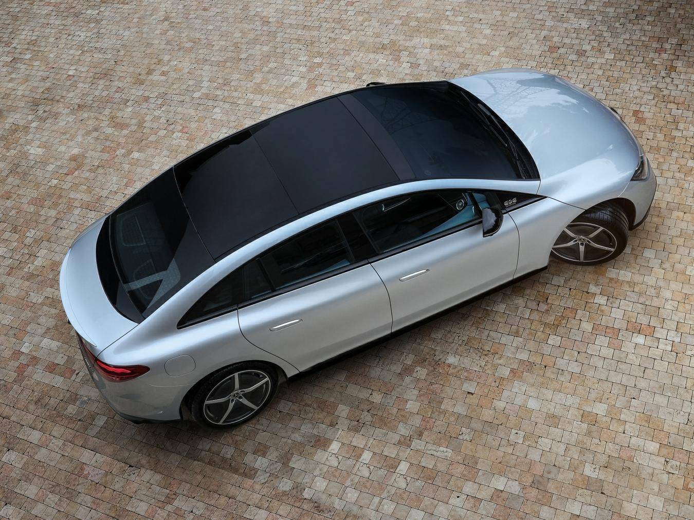 奔驰EQE公布售价！52.8万起售，续航752公里，轴距超长轴E级_搜狐汽车_搜狐网