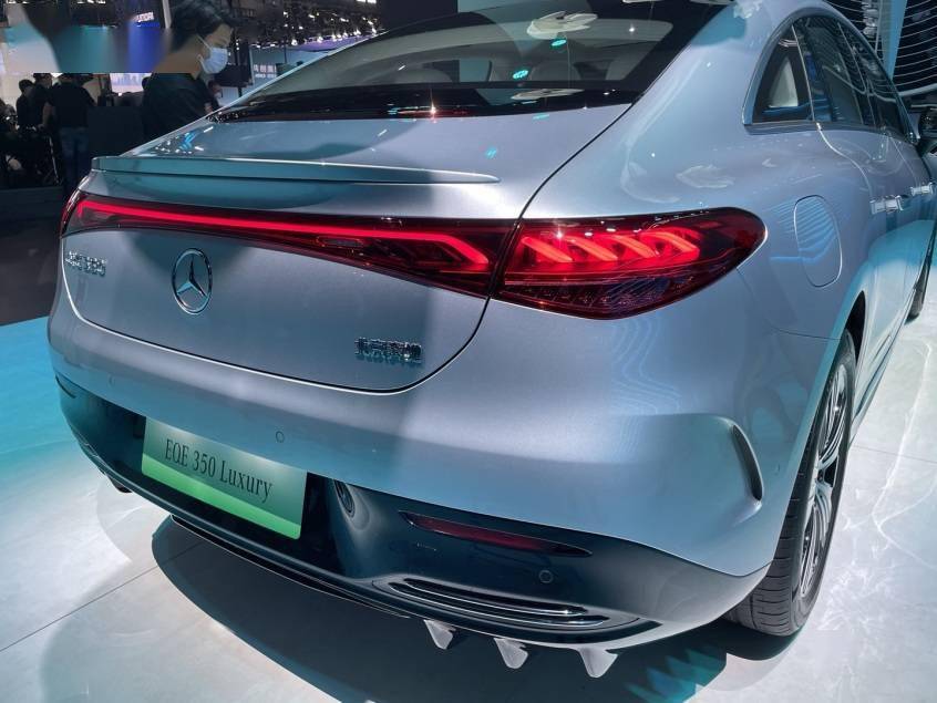 2022成都车展：北京奔驰EQE亮相 首款EVA平台在华量产轿车_搜狐汽车_搜狐网