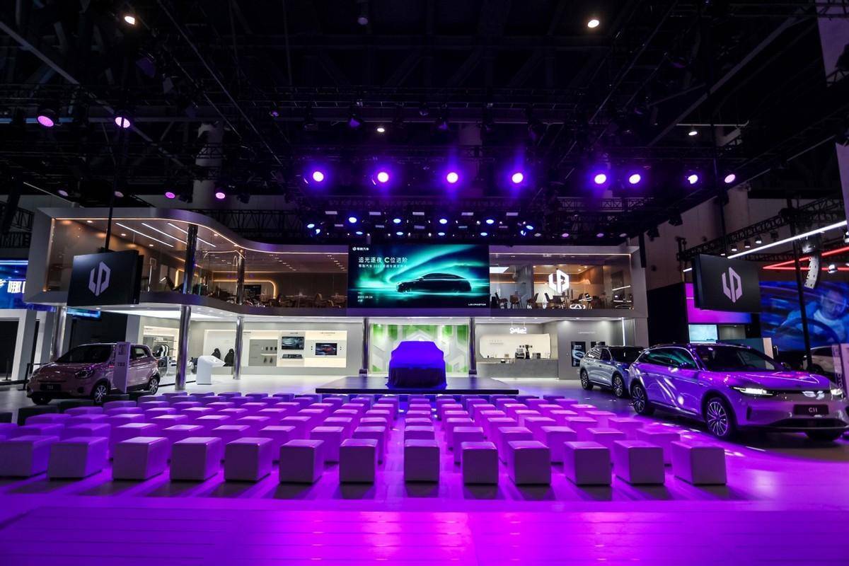 2022成都车展 ，零跑C01高性能暗夜极光版首发亮相能源看点十足_搜狐汽车_搜狐网