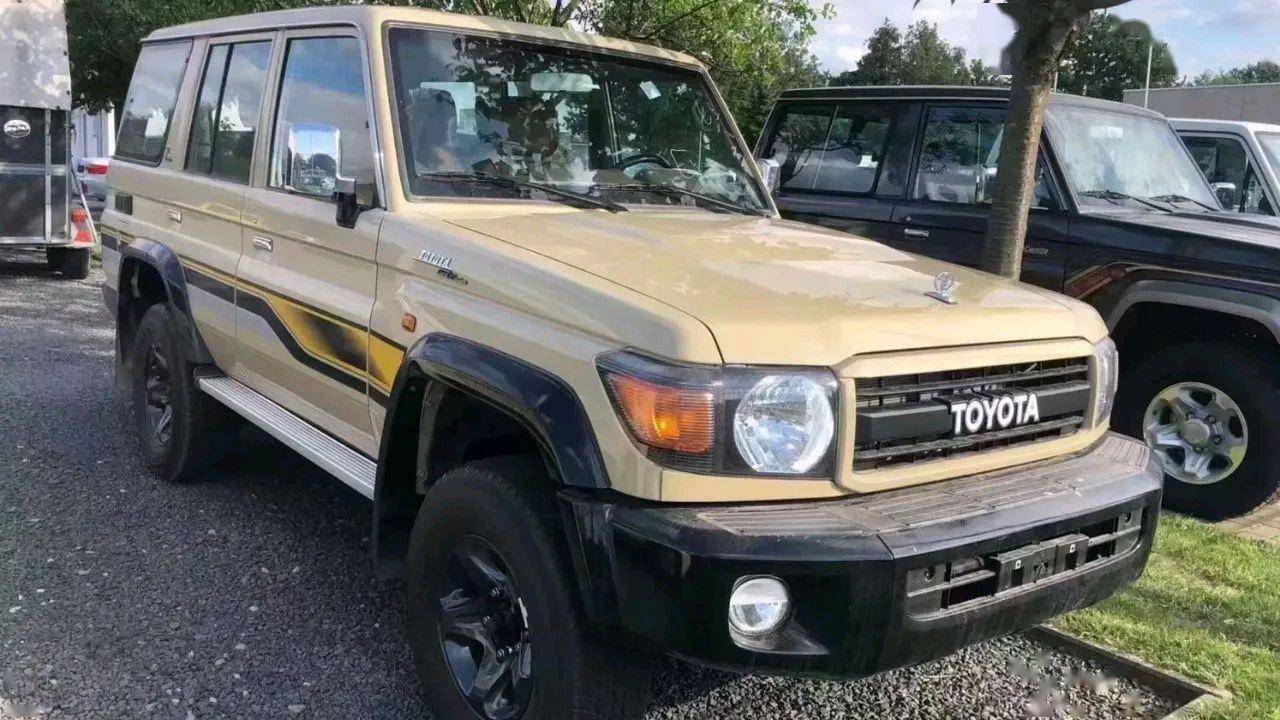 实拍丰田陆巡LC76，前置绞盘+差速锁+机械四驱，霸气_搜狐汽车_搜狐网