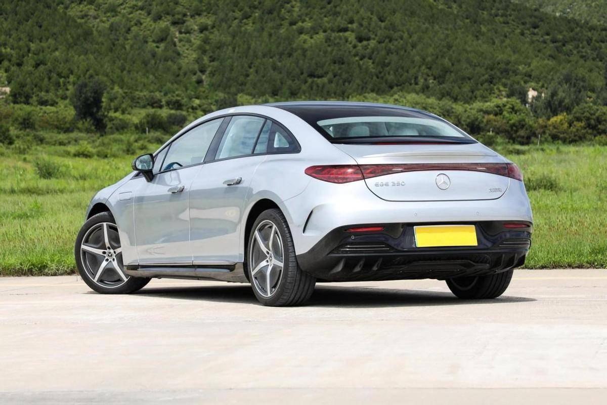 52.8万起，轴距3120mm，续航超700km，奔驰EQE真能打赢新势力吗？_搜狐汽车_搜狐网