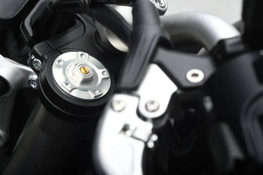 36800元 赛科龙性能复古RE560开启预售，零百加速4.5秒！_搜狐汽车_搜狐网