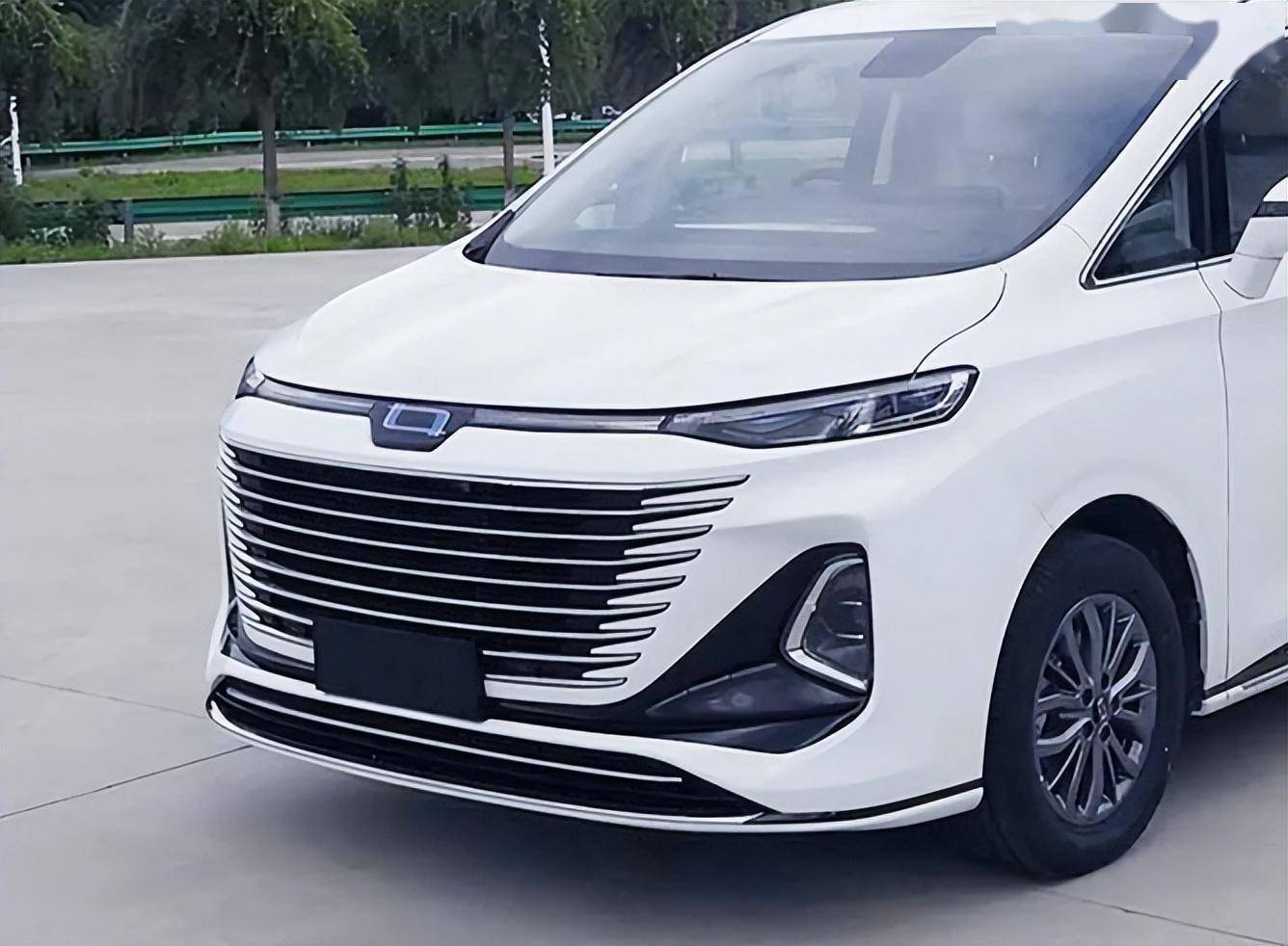 奔腾全新MPV曝光，搭2.0T+8AT，尺寸超埃尔法，有戏？_搜狐汽车_搜狐网