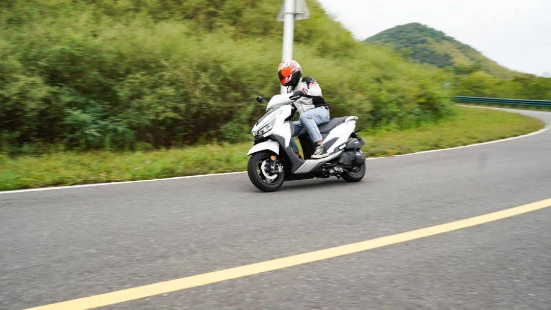 125踏板新玩法—大阳VRS125摩智测评_搜狐汽车_搜狐网