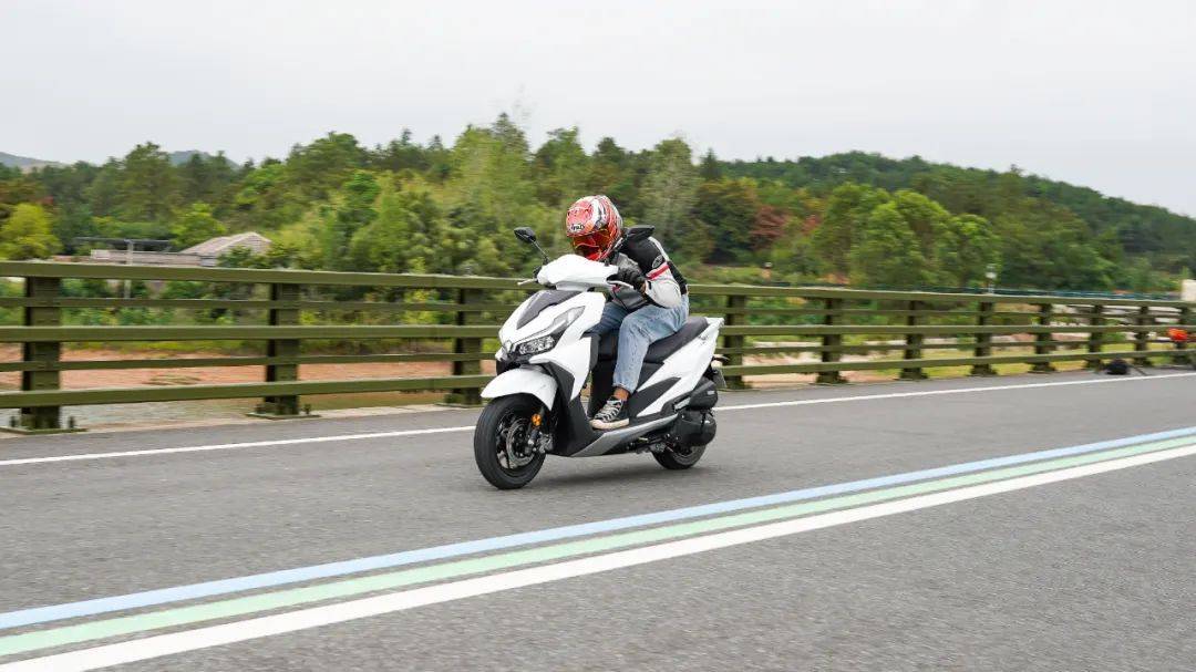 125踏板新玩法—大阳VRS125摩智测评_搜狐汽车_搜狐网