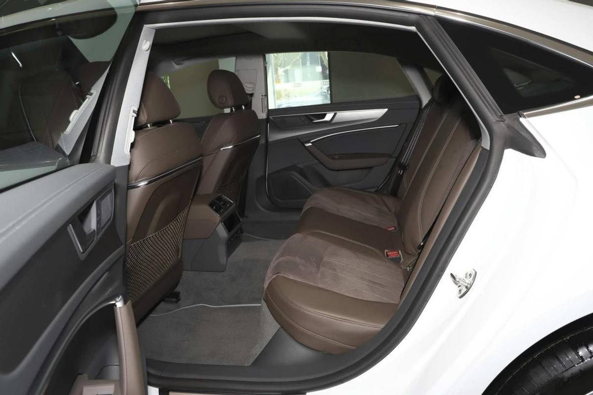 奥迪终于醒悟了，A7L入门降至41万多，起步245马力，比5系良心_搜狐汽车_搜狐网