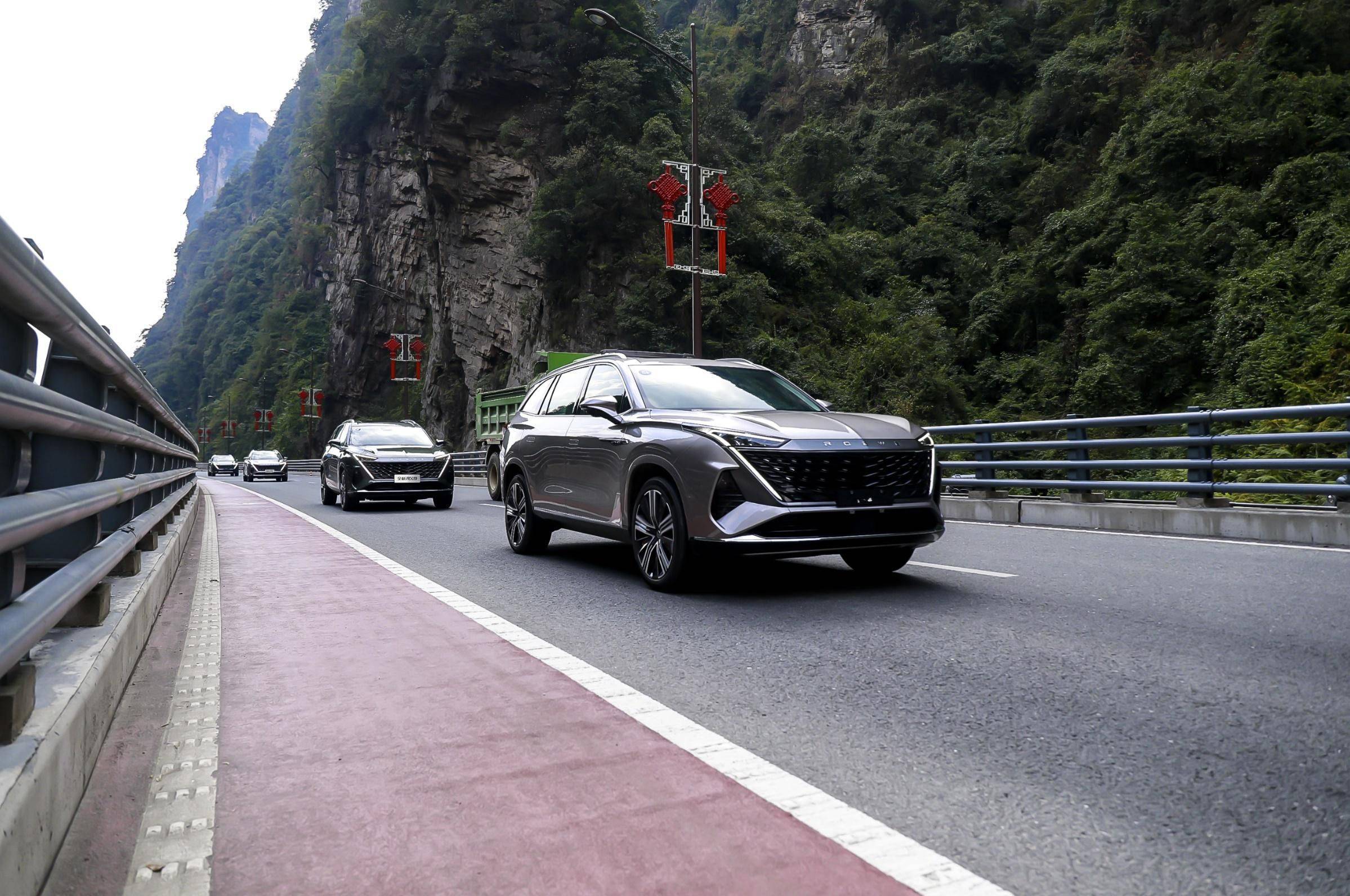 悦历9000里，全新荣威RX9陪伴“中国宝藏探寻官”舒适前行_搜狐汽车_搜狐网