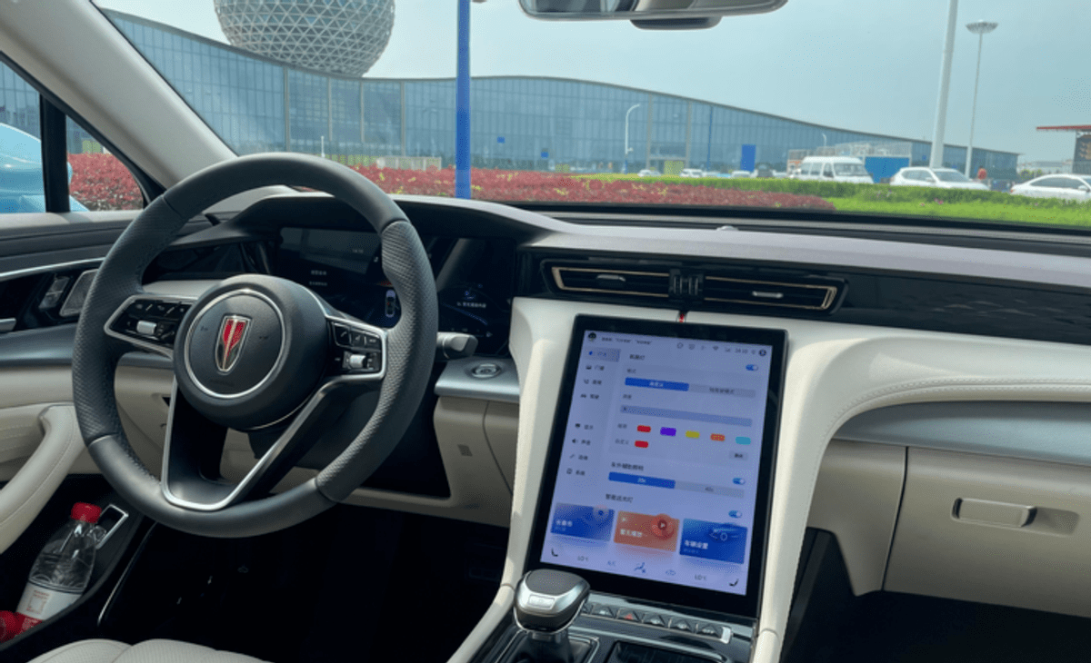 新一代红旗HS5实车曝光，更换H9同款造型，2.0T+8AT性能超合资_搜狐汽车_搜狐网