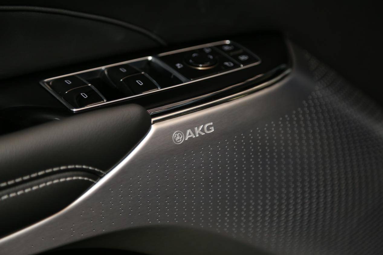 “卷上天了”19个AKG扬声器，凯迪拉克LYRIQ锐歌音响品鉴_搜狐汽车_搜狐网