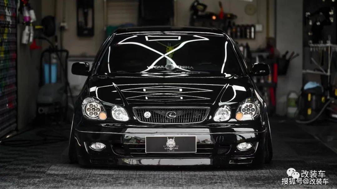 雷克萨斯GS300变身成"VIP大佬"，简单的改装就能展现出它的气质_搜狐汽车_搜狐网