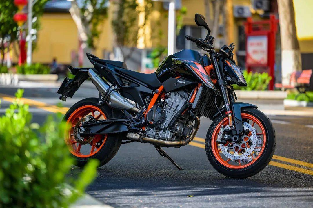 车评：超级利刃出鞘，又快又猛的KTM 890 DUKE R！_搜狐汽车_搜狐网