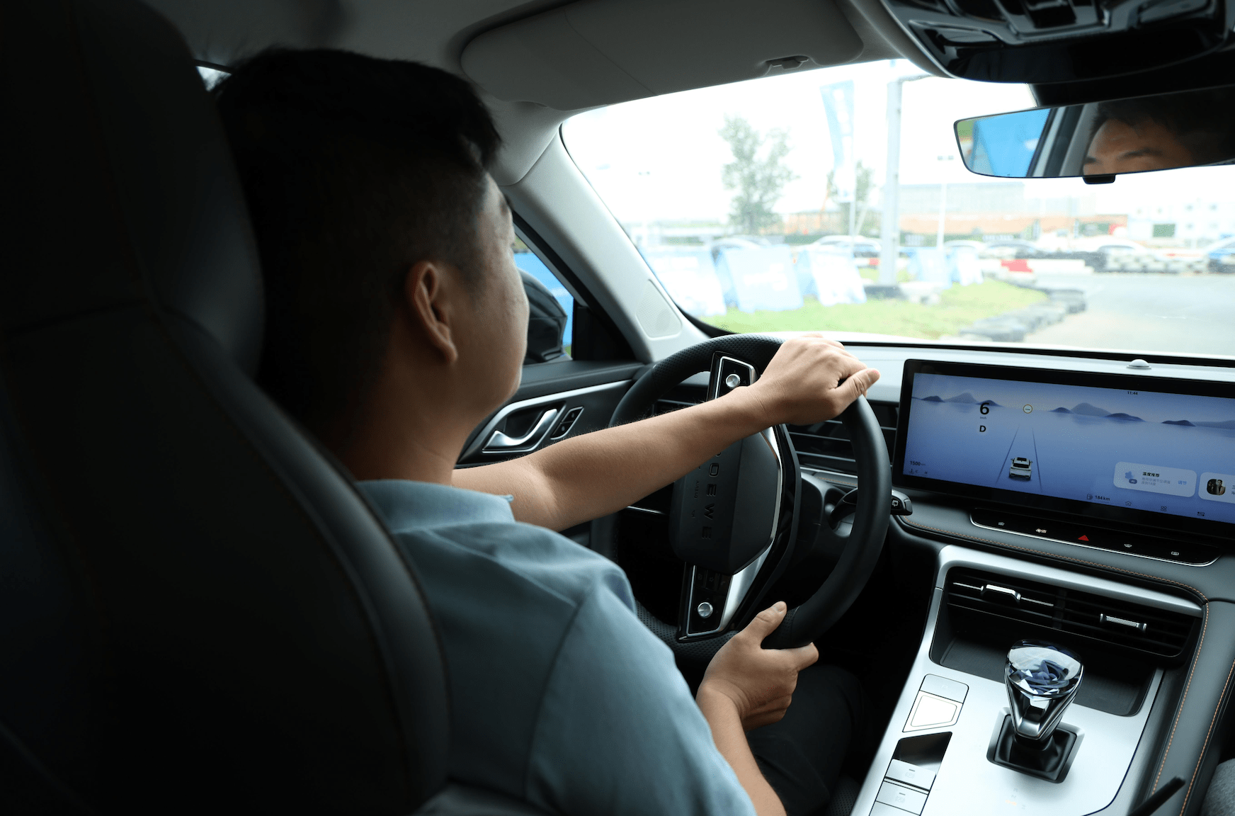 “珠峰“架构 中国荣威全新第三代RX5试乘试驾品鉴会武汉站燃擎开跑！_搜狐汽车_搜狐网