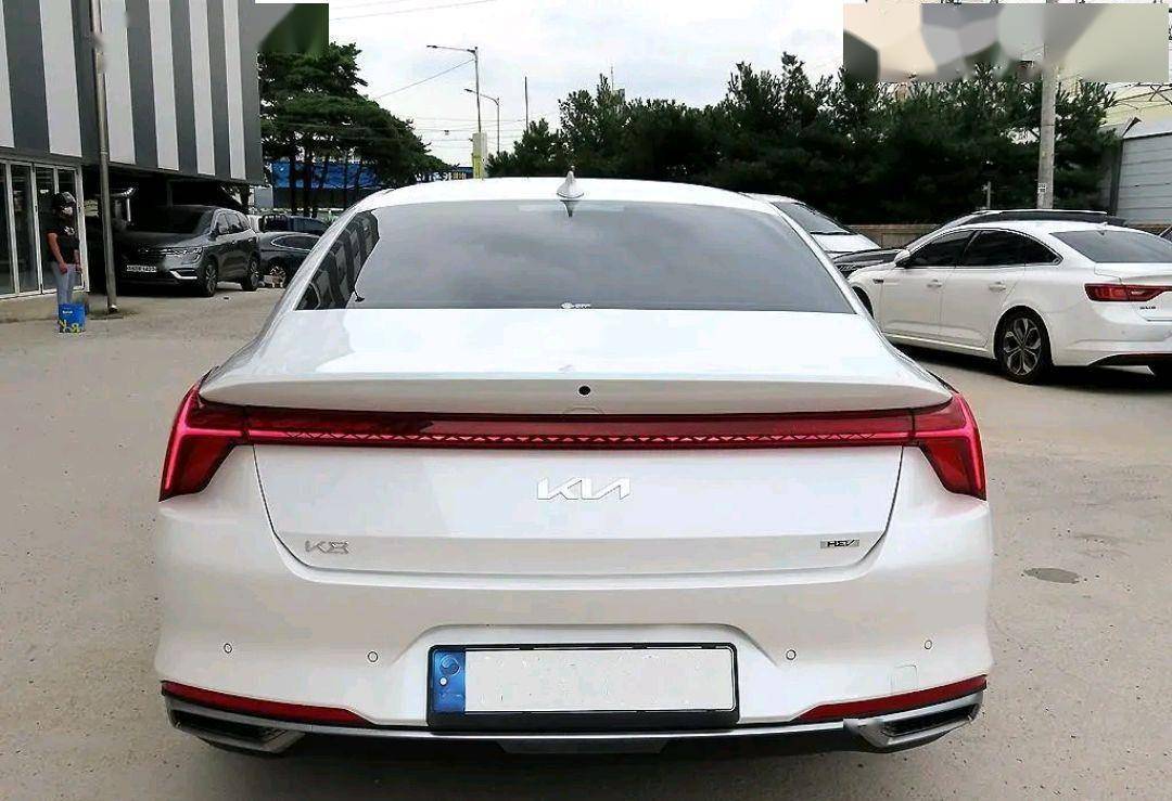 KIA亮出“旗舰”，气场不输红旗H5，6缸+长轴距，新款起亚K8曝光_搜狐汽车_搜狐网