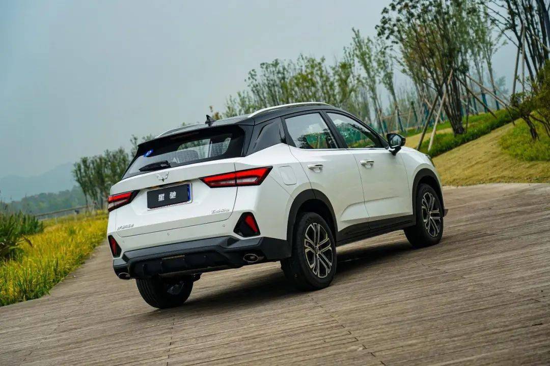 1.5T+CVT，实测油耗6.7L，顶配才8万多！动感好看，但好开吗？_搜狐汽车_搜狐网