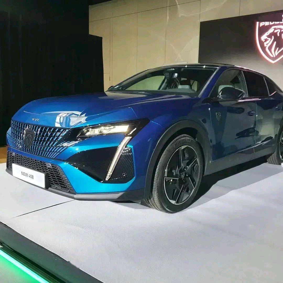 新版标致408X曝光，宽体轿跑造型+1.6T，跨界范十足，犀利霸气_搜狐汽车_搜狐网