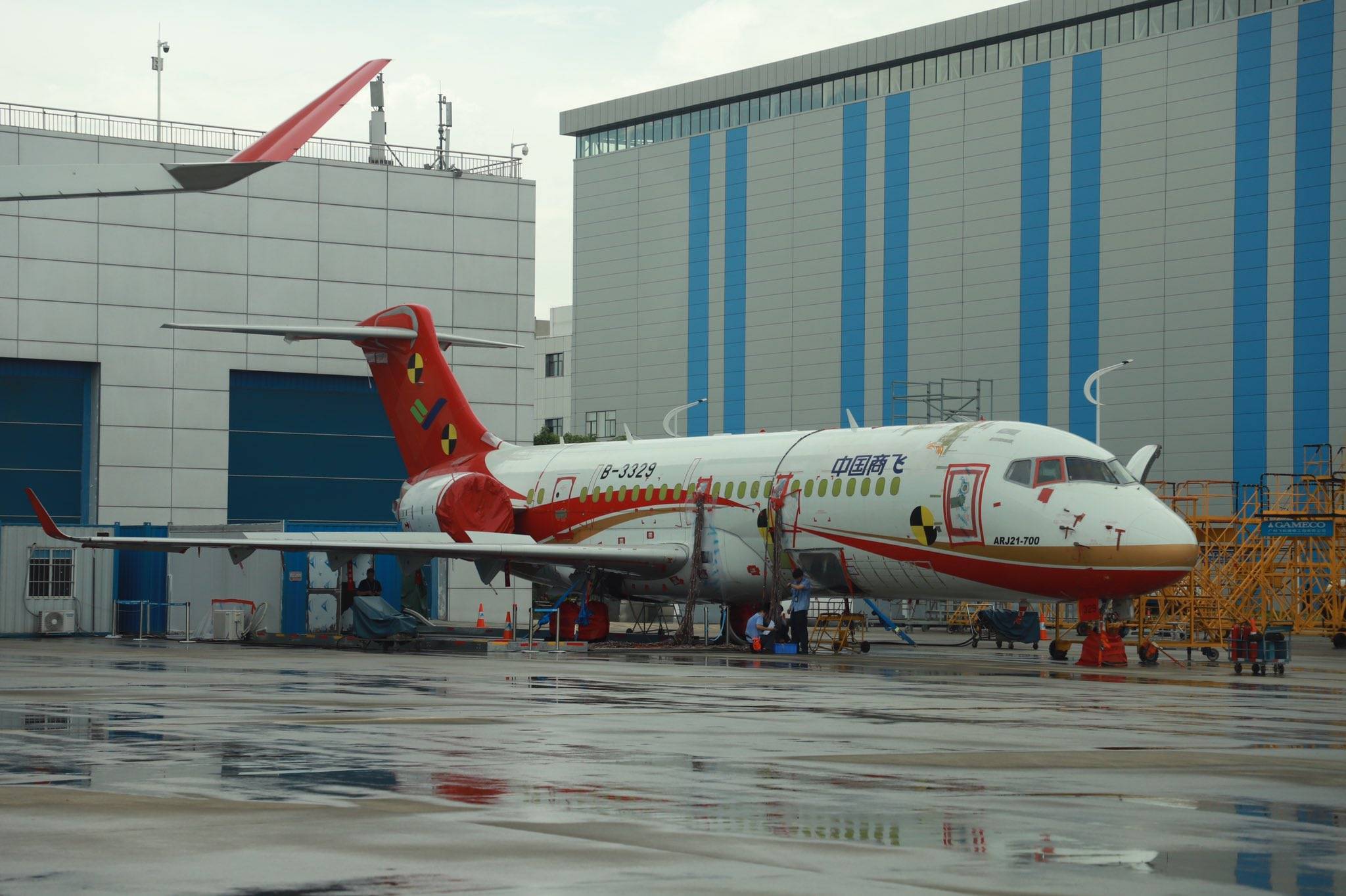 ARJ21货机首飞，配备大侧舱门，C919也应尽早发展客改货_航空_大客机_货运