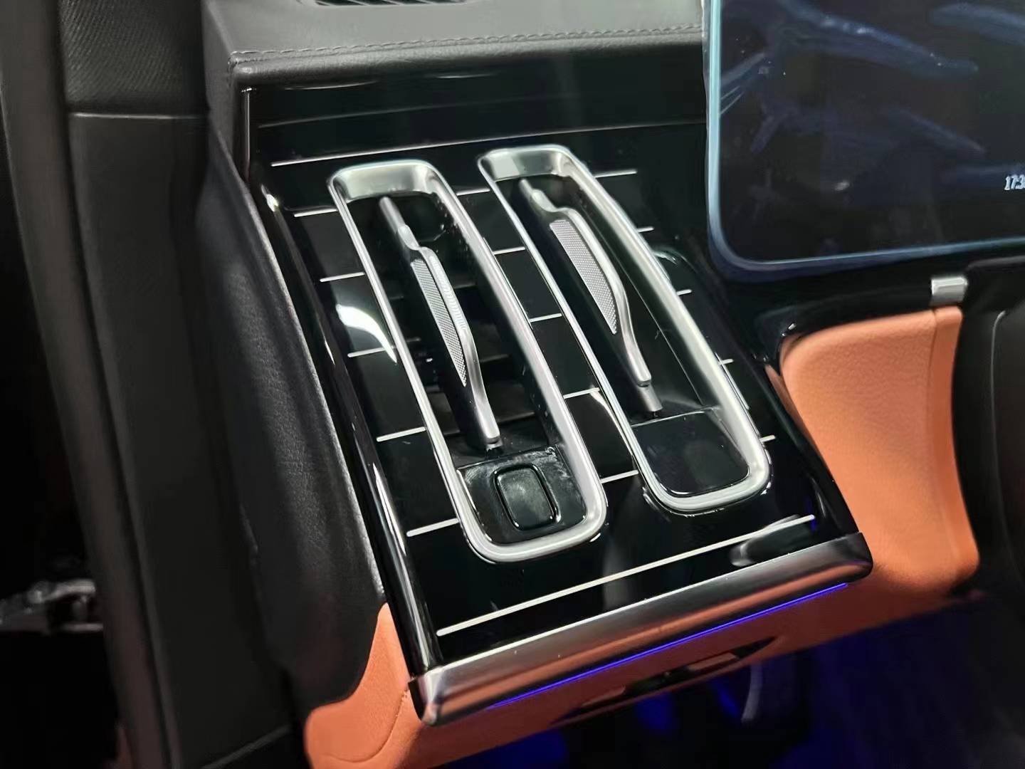 21-22款迈巴赫S480升级电动后门、钢琴黑条纹桃木饰板，旋转高音_搜狐汽车_搜狐网