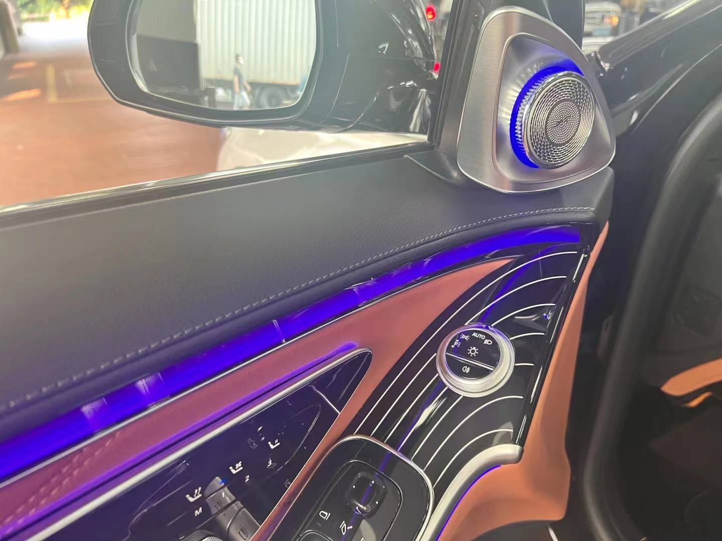 21-22款迈巴赫S480升级电动后门、钢琴黑条纹桃木饰板，旋转高音_搜狐汽车_搜狐网