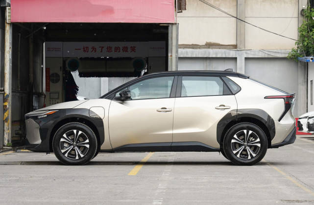 广汽丰田bZ4X上市 定位中型纯电SUV 19.98万起售_搜狐汽车_搜狐网
