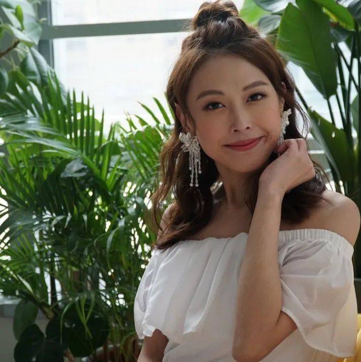 33岁女星转行做网红收入暴涨，打脸老东家TVB，直言不想做丫鬟_陈婉婷_发展_高层