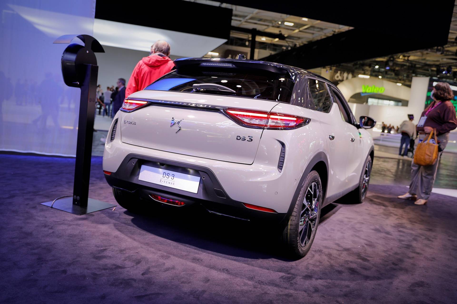 纯电版续航超400km 全新DS 3亮相2022巴黎车展_搜狐汽车_搜狐网
