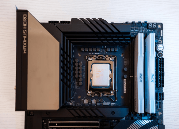 Intel 13代酷睿首发评测！处理器还是“十三香”_高性能_一代_核心