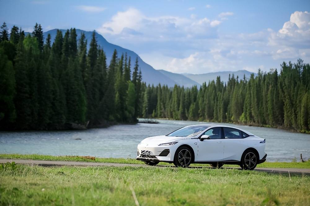 “真香定律” SL03增程版 续航1200km_搜狐汽车_搜狐网