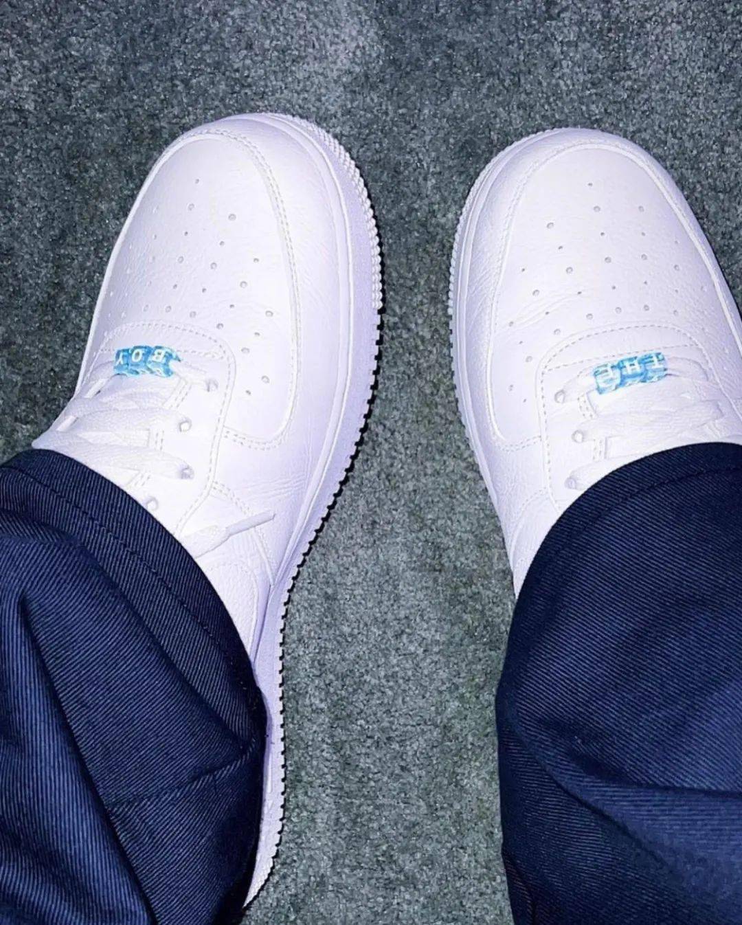 今年最华丽的“纯白”空军一号发售日终于确认！Drake AF1联名即将登场_Yeezy_Supreme_设计