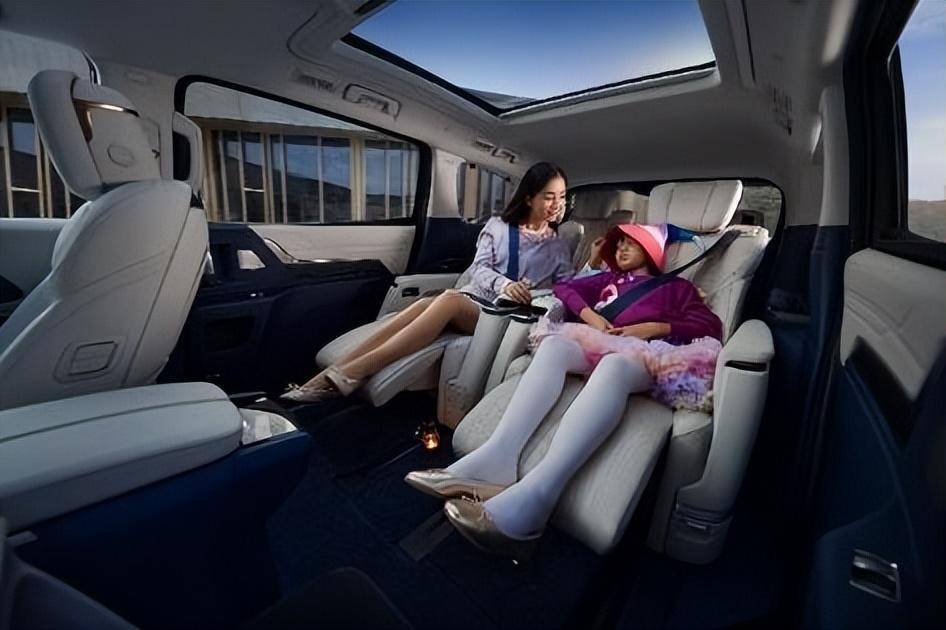 别克全新旗舰MPV——世纪CENTURY正式上市 售价52.99万元～68.99万元_搜狐汽车_搜狐网