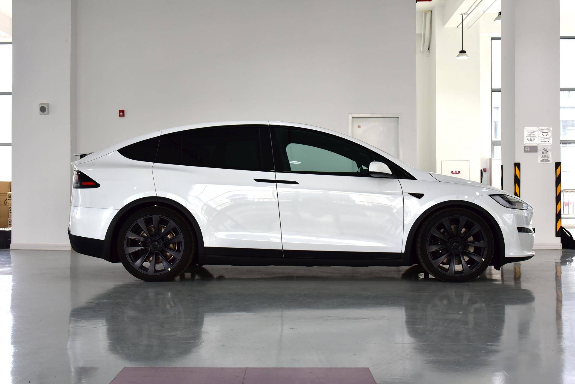 2.6秒破百 特斯拉Model X Plaid亮相进博会_搜狐汽车_搜狐网