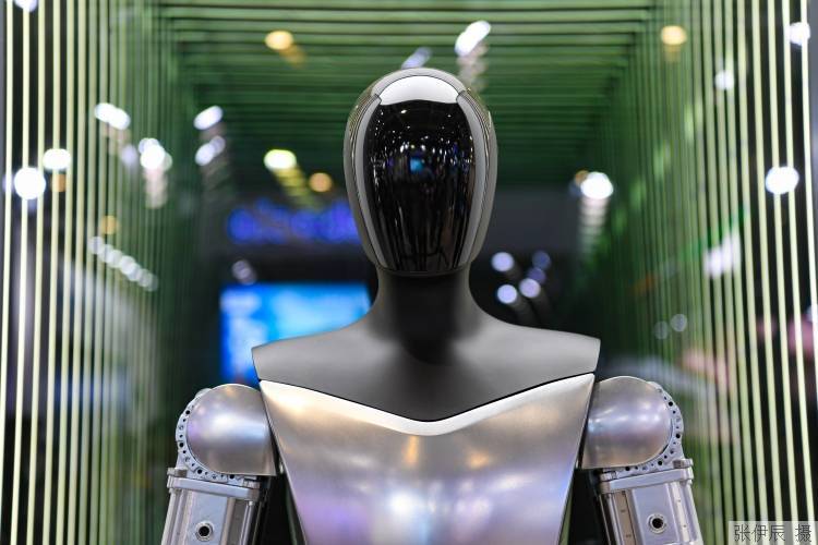人形机器人tesla Bot中国首秀、s3xy全系登场，特斯拉进博会秀出最新科技搜狐汽车搜狐网