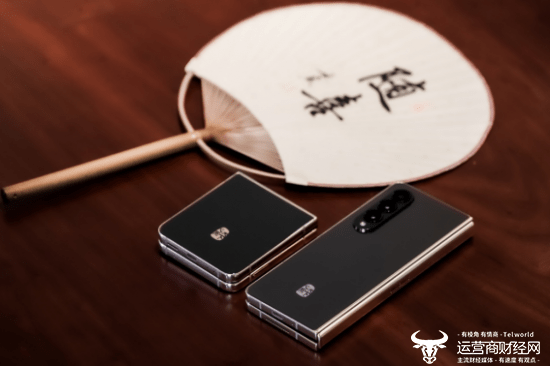 新品火热销售中 心系天下三星W23 | W23 Flip缔造奢华享受_精英_科技_画面