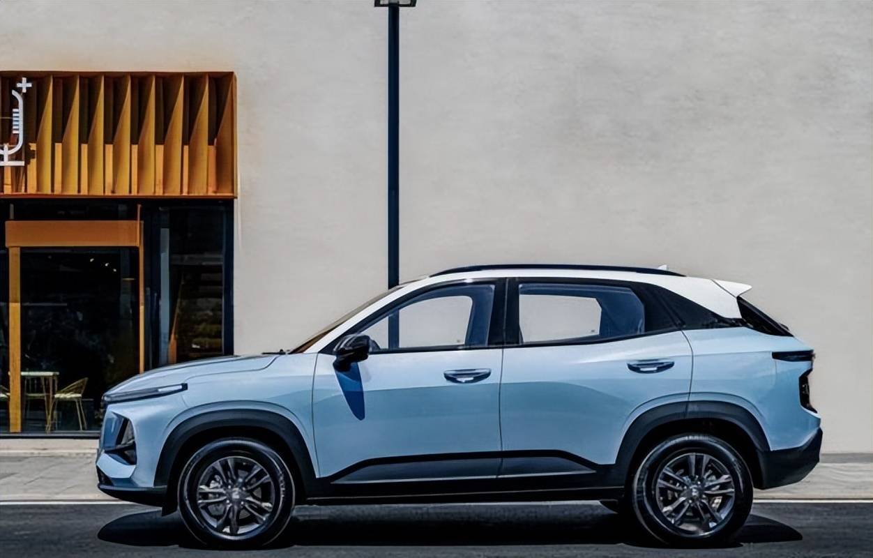 年轻人会选择长安CS35 PLUS还是新宝骏RS-3_搜狐汽车_搜狐网