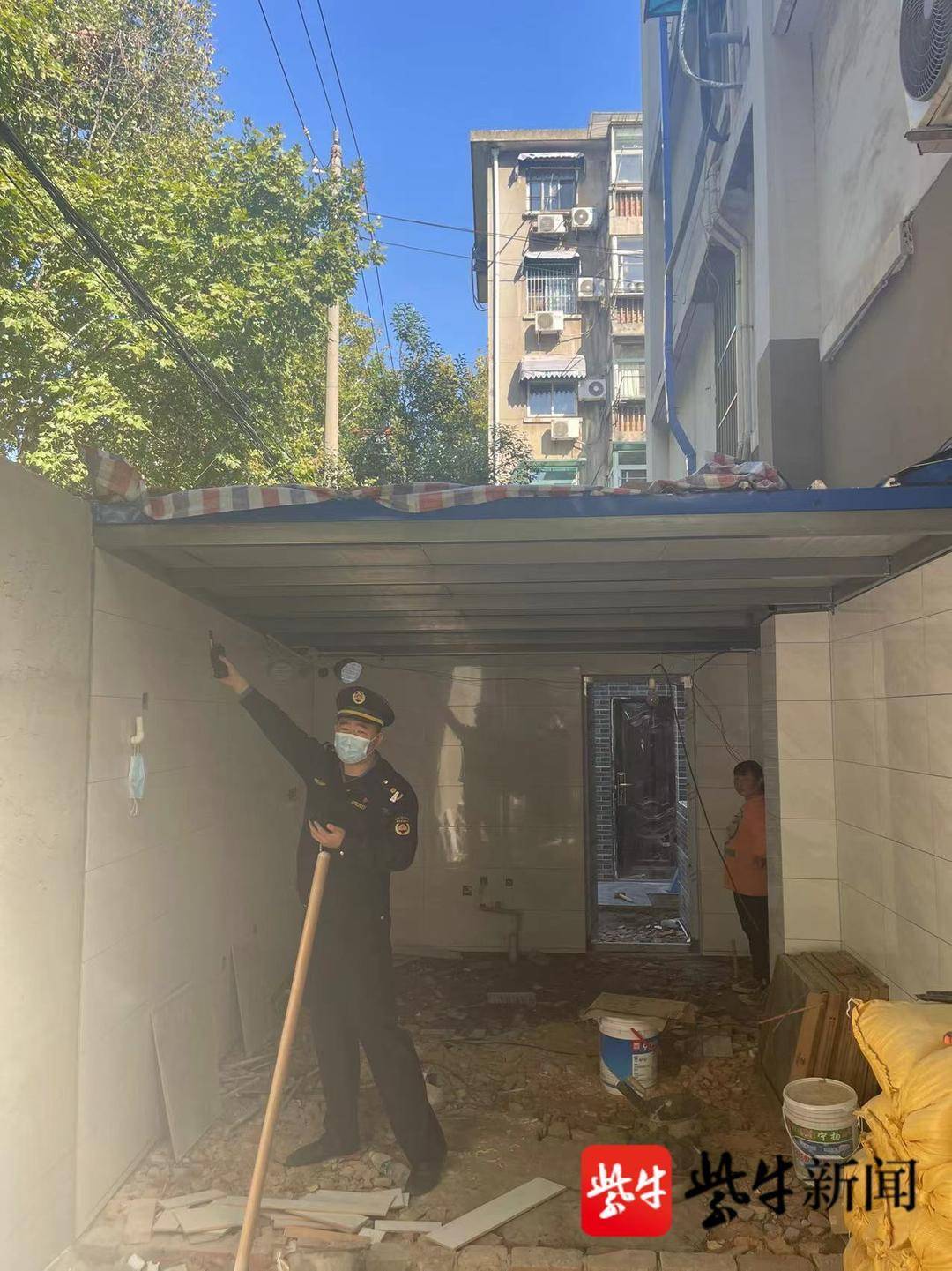 小区违建拆除后 悄然复建”，南京鼓楼城管依法查处治理城市违法