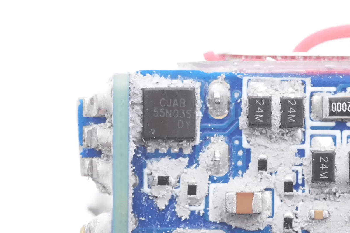 百瓦快充体积再突破，联想thinkplus迷你100W氮化镓充电器拆解_输出_设计_模块