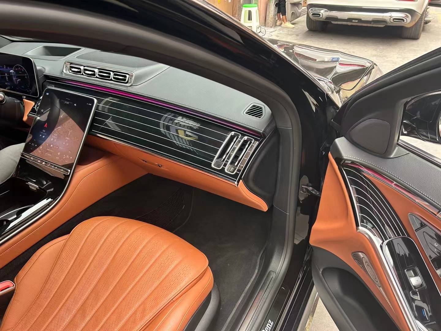 21款奔驰S450升级钢琴黑条纹木饰板，尽显内饰奢华_搜狐汽车_搜狐网