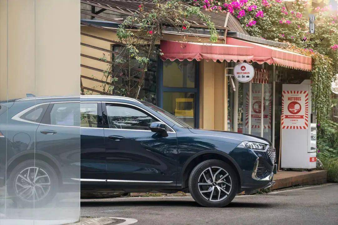 拿铁DHT-PHEV与比亚迪DM-i，谁才是电车和油车的最好平衡点？_搜狐汽车_搜狐网