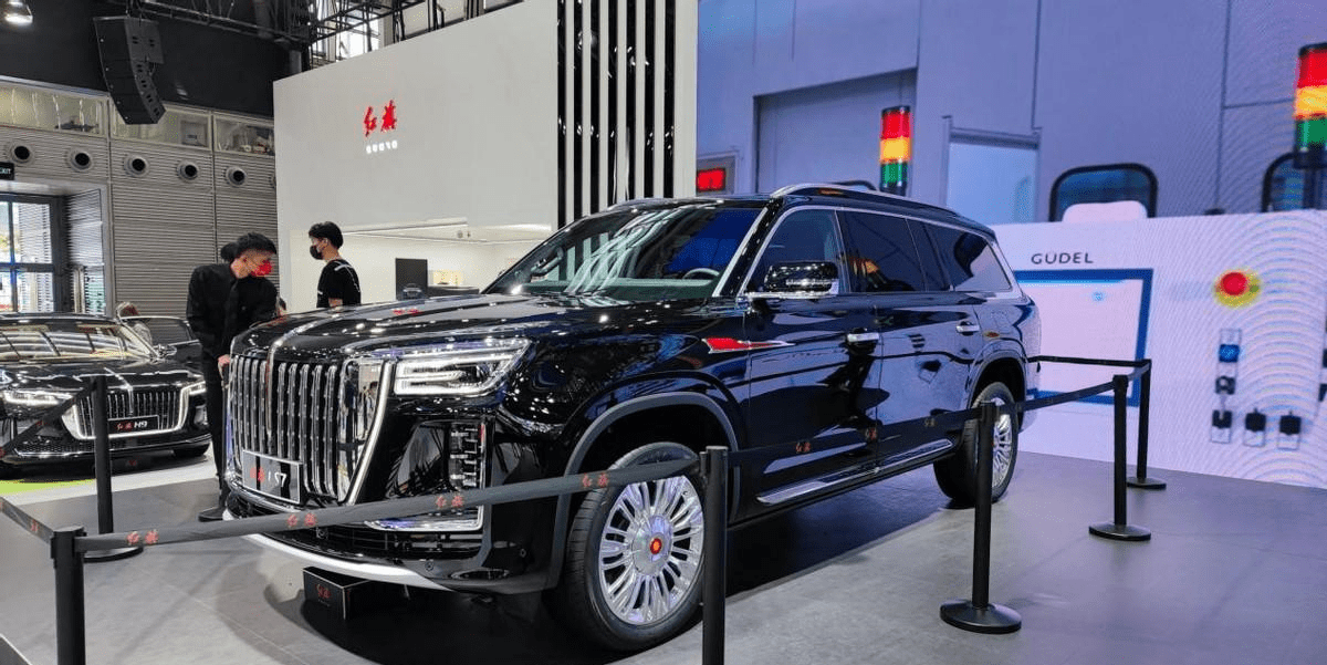 车长5695mm，搭载4.0T V8发动机+适时四驱系统，红旗LS7实拍_搜狐汽车_搜狐网