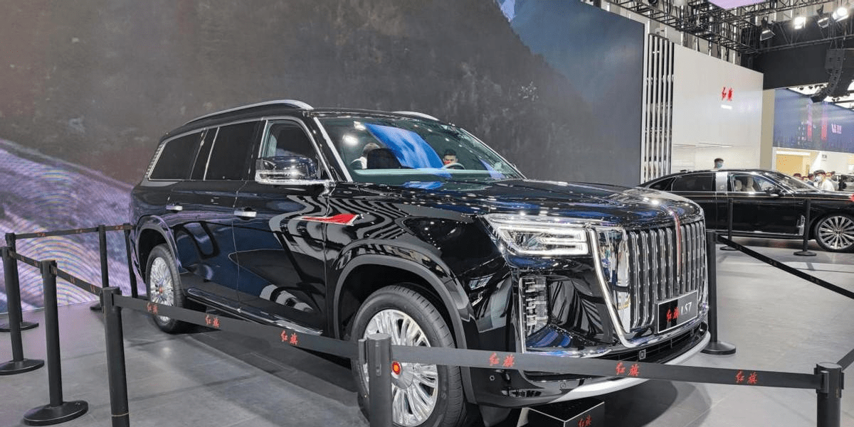 车长5695mm，搭载4.0T V8发动机+适时四驱系统，红旗LS7实拍_搜狐汽车_搜狐网