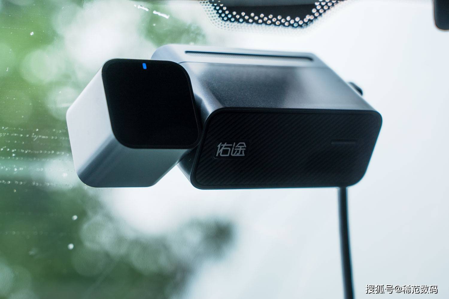 佑途C2M Pro评测：首款有3D动态显示屏的行车记录仪？_搜狐汽车_搜狐网