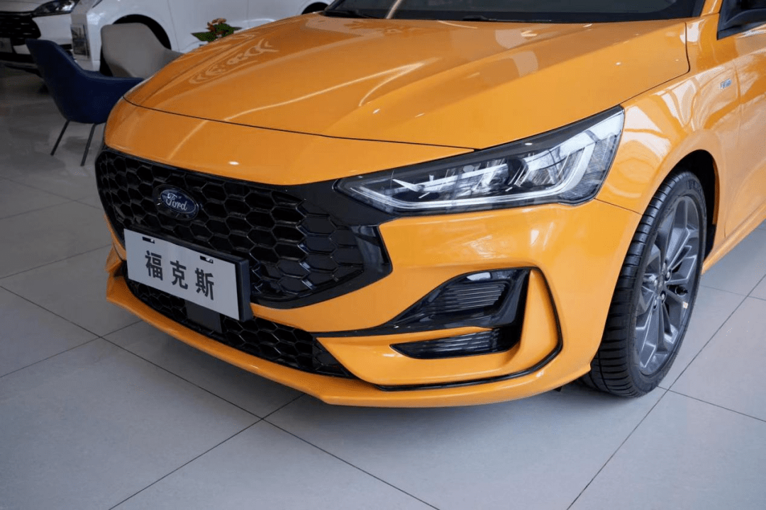 实拍全新福克斯“炽火橙”，激发年轻人第一次激情驾驭_搜狐汽车_搜狐网