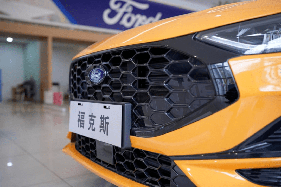 实拍全新福克斯“炽火橙”，激发年轻人第一次激情驾驭_搜狐汽车_搜狐网