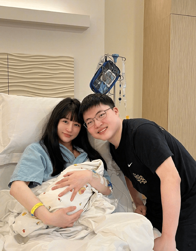 恭喜Uzi！小狗升级当爸爸，晒一家三口合照电竞圈送祝福_aomimi_孩子_妻子