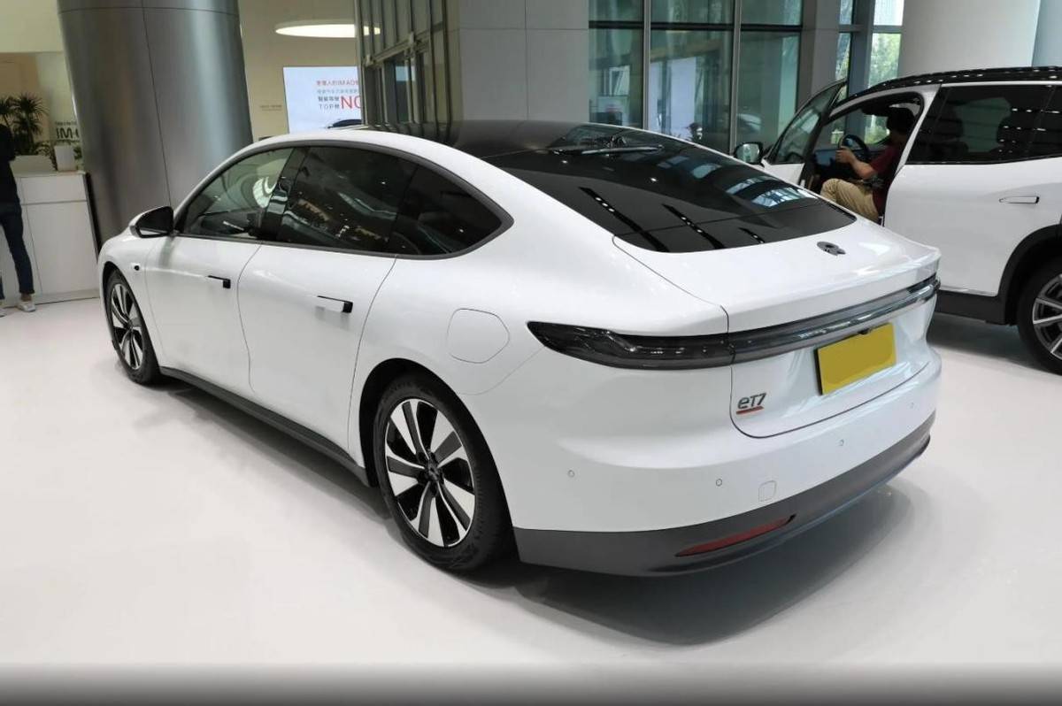 传统豪华PK高端新势力，50万预算应该选蔚来ET7还是宝马5系？_搜狐汽车_搜狐网