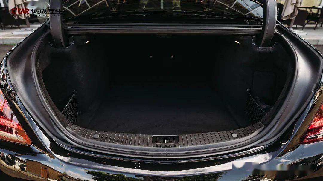 豪华D级轿车，开上它想低调都难，仅60多万，太值了！【奔驰S级 S320L 臻藏版】_搜狐汽车_搜狐网