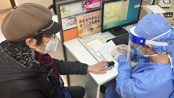 开设夜门诊，提供输液、氧疗服务，青浦社区卫生服务中心不断提升救治能力_诊疗_患者_徐泾镇