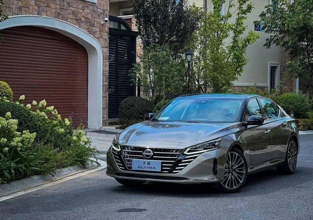 天籁也疯狂！全车运动套件+2.0T+7AT，键盘侠：有GT-R基因吗？_搜狐汽车_搜狐网