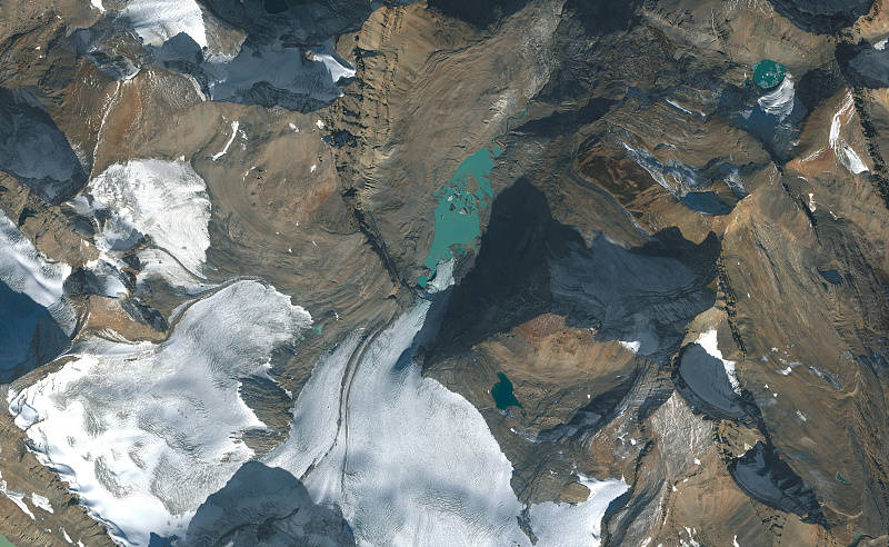 新研究：约半数至近七成陆地冰川或在本世纪消融_全球_美国_海平面