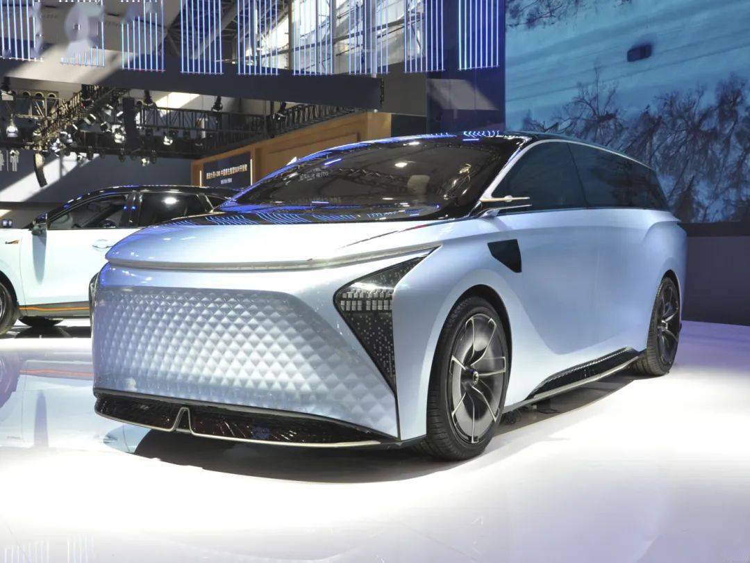 轴距长过GL8、赛那！2.0T+8AT的国产车，气场比肩埃尔法！_搜狐汽车_搜狐网