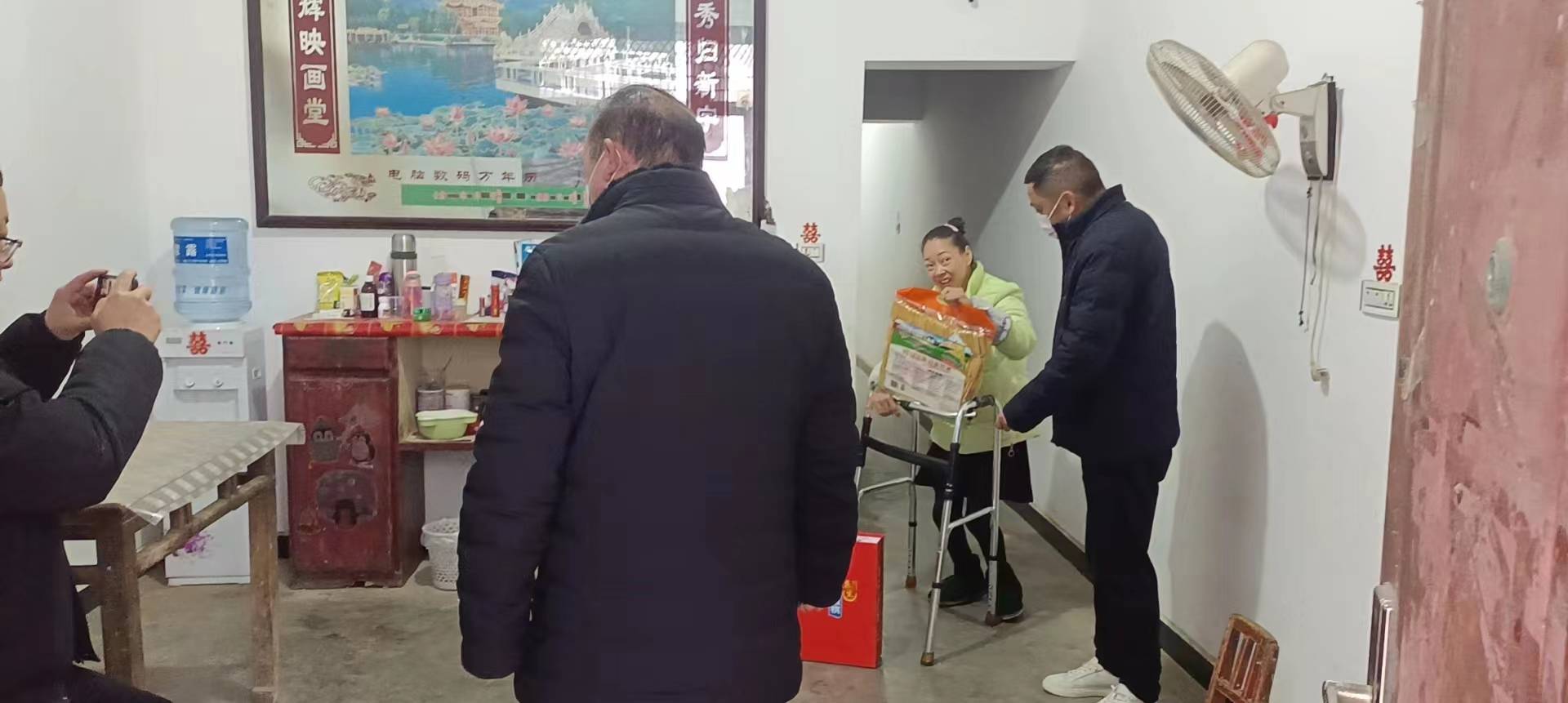 这份寒冬里温暖，特暖、特温馨！帮扶生活政策